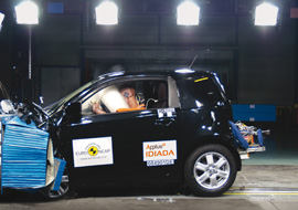 Small Overlap barrier corner instrumentation | Applus+